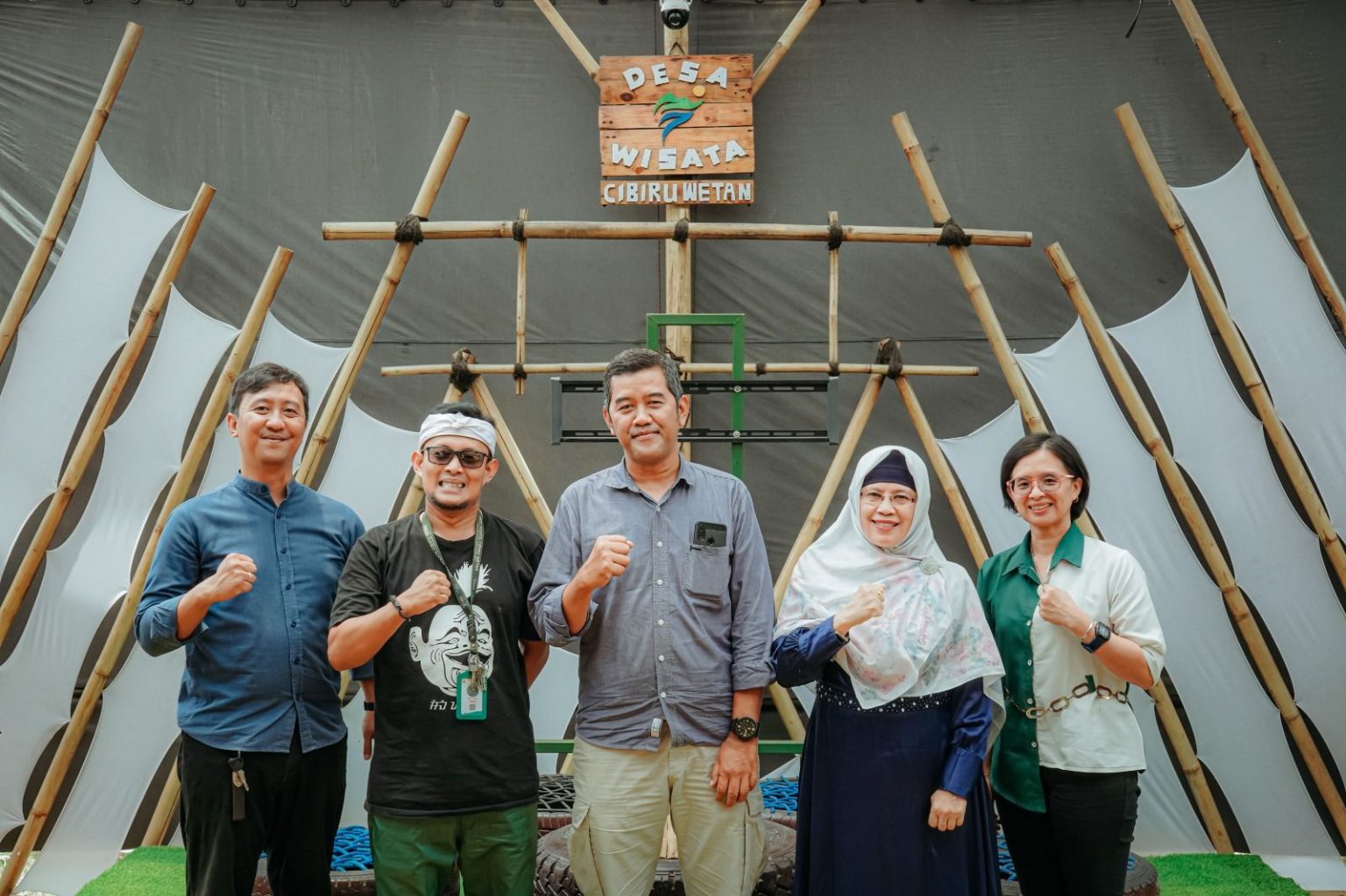 Tim PkM Universitas INABA dan STIE GEMA di Desa Wisata - Universitas INABA